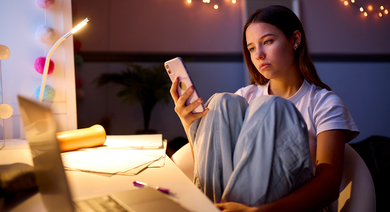 Social Media Warning Labels: What Experts Think - LifeStance Health