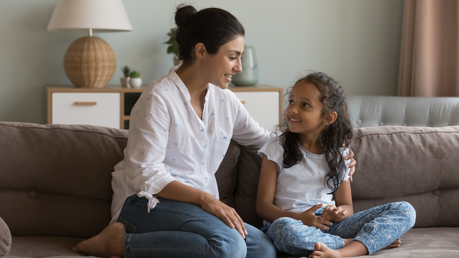 What Is Gentle Parenting? A Therapist Explains the Definition, Pros ...